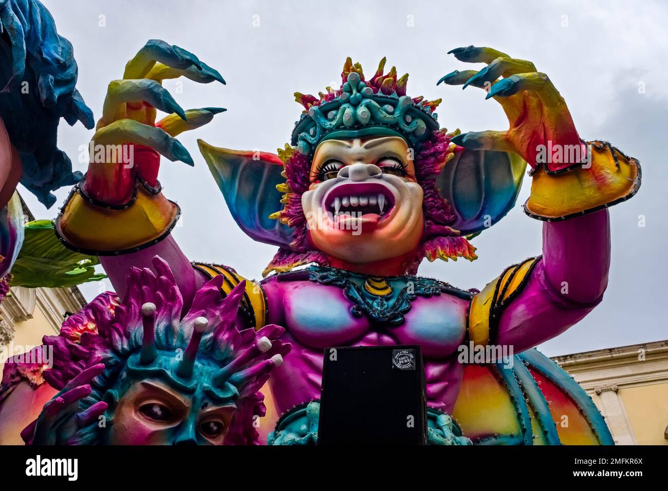 Moving figures hi-res stock photography and images - Alamy