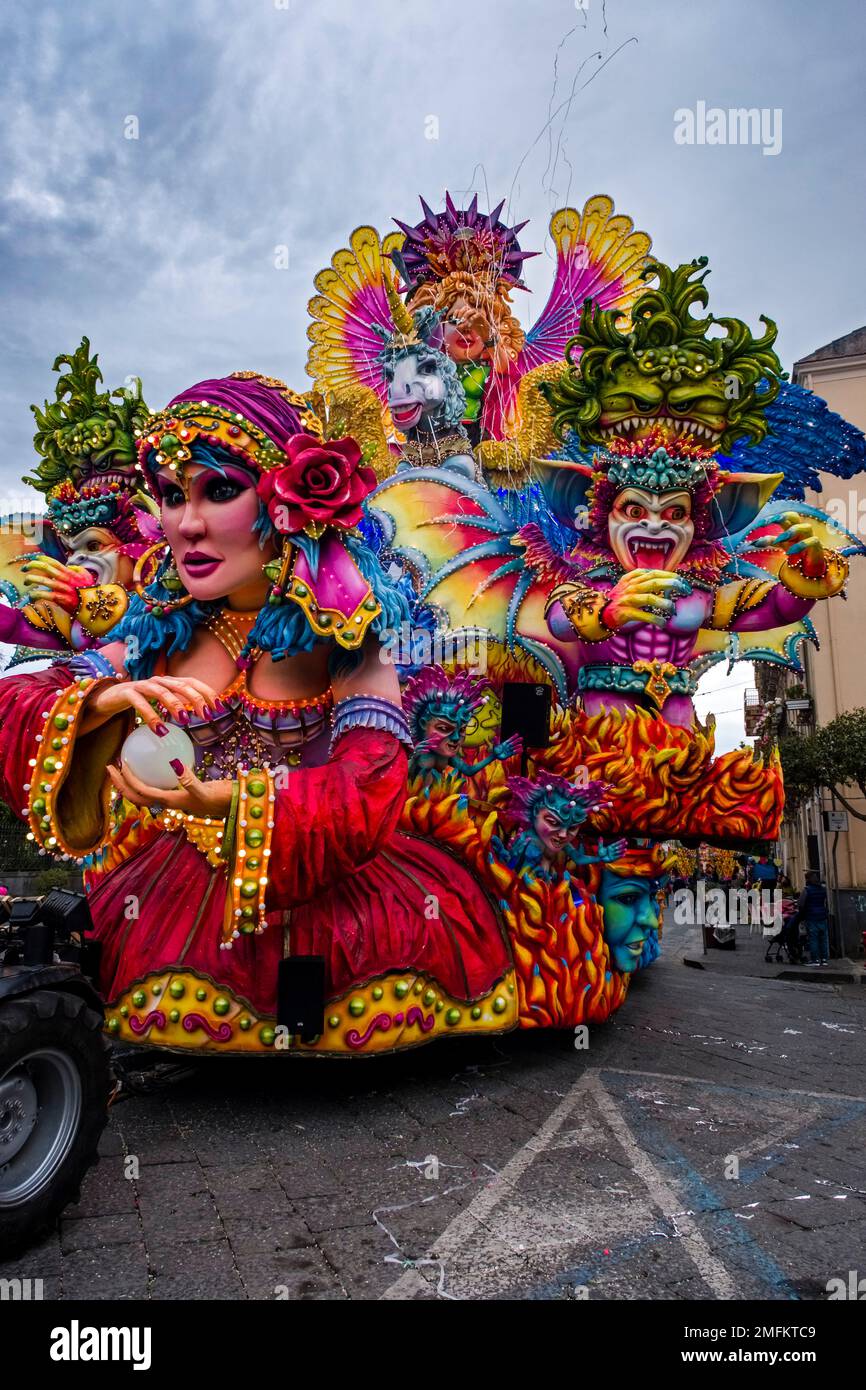 Moving figures hi-res stock photography and images - Alamy
