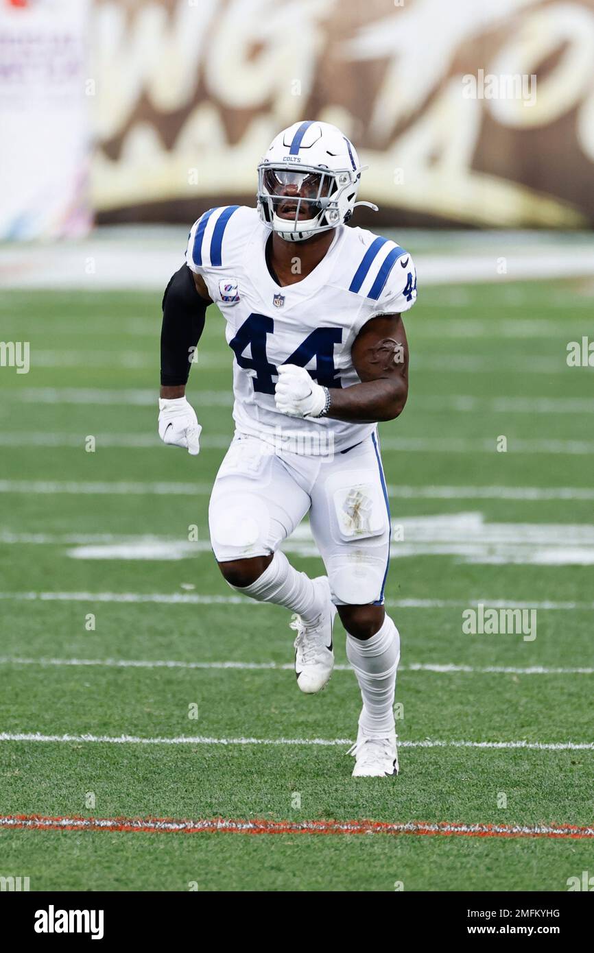 Indianapolis Colts outside linebacker Zaire Franklin (44) plays against the Cleveland Browns ...