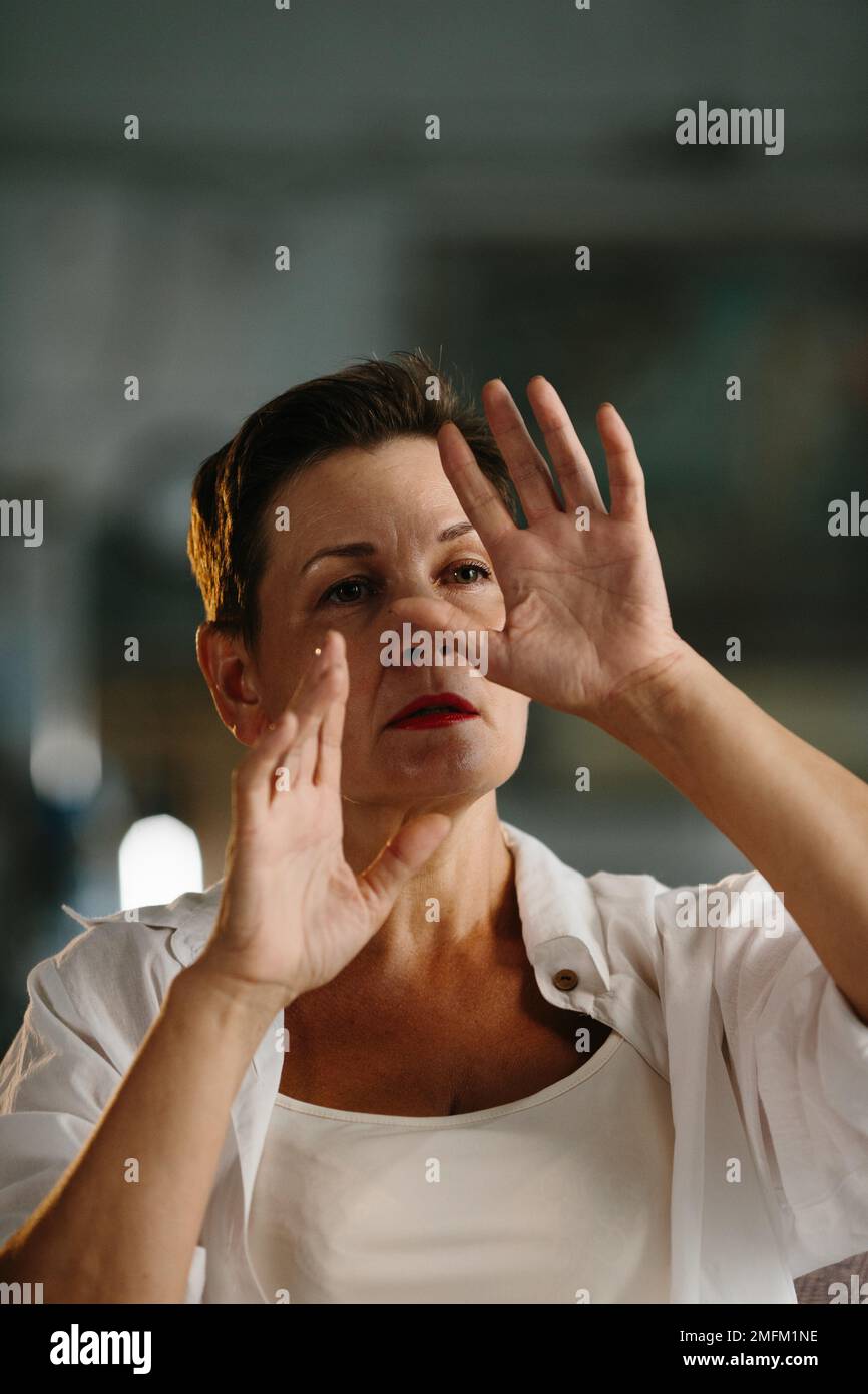 Mature actress hi-res stock photography and images - Alamy