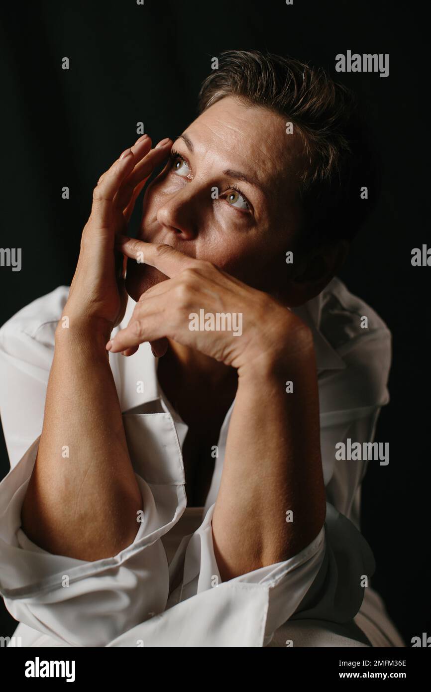 Dramatic portrait of a mature woman. Low key Stock Photo - Alamy
