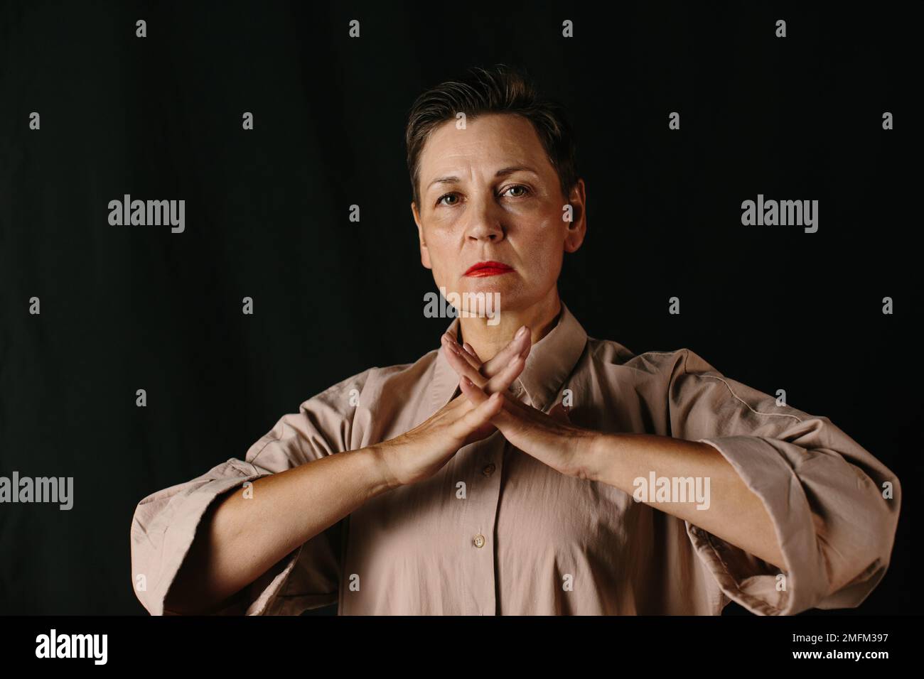 Dramatic portrait of a mature woman. Low key Stock Photo - Alamy