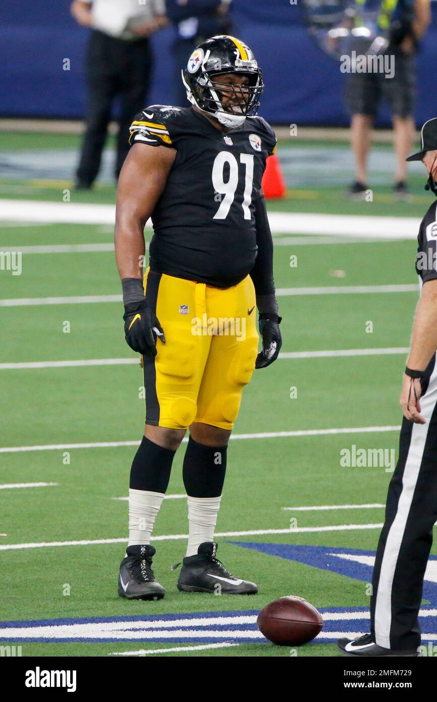 Pittsburgh Steelers defensive end Stephon Tuitt (91) lines up against ...