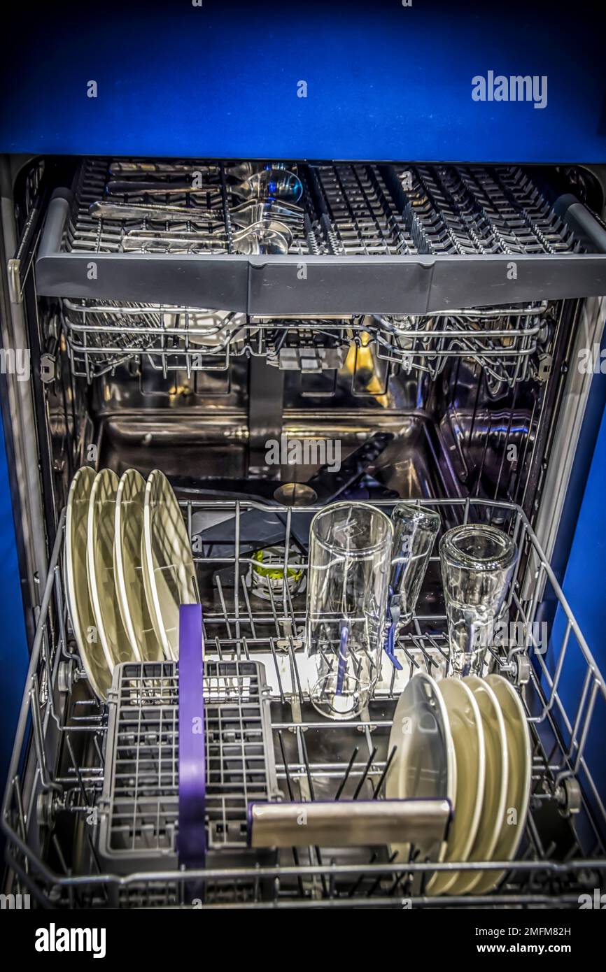 Inside dishwasher hi-res stock photography and images - Alamy