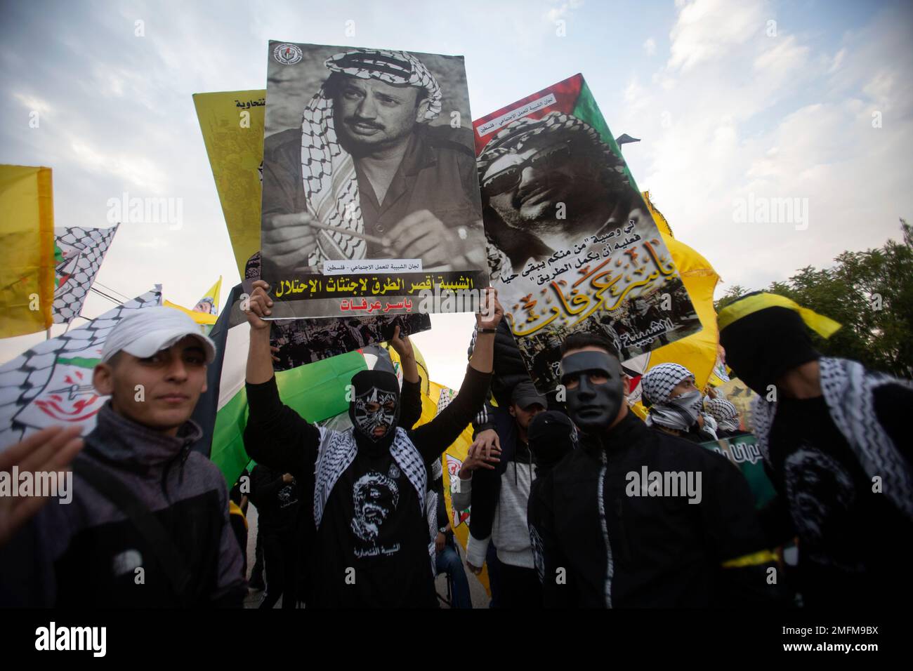 Palestinians hold portraits of Palestinian leader Yasser Arafat and ...