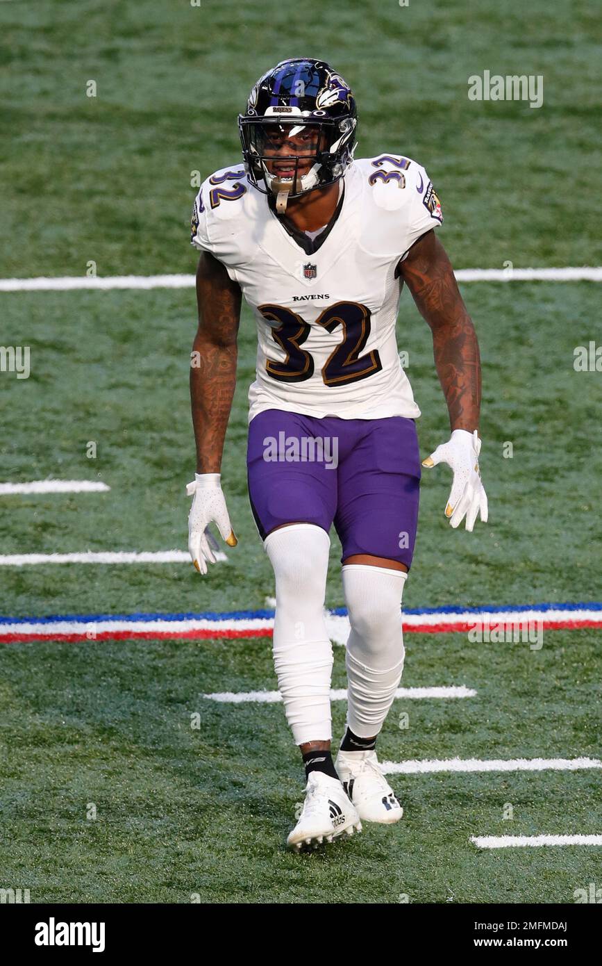 Baltimore Ravens free safety DeShon Elliott (32) lines up against the ...