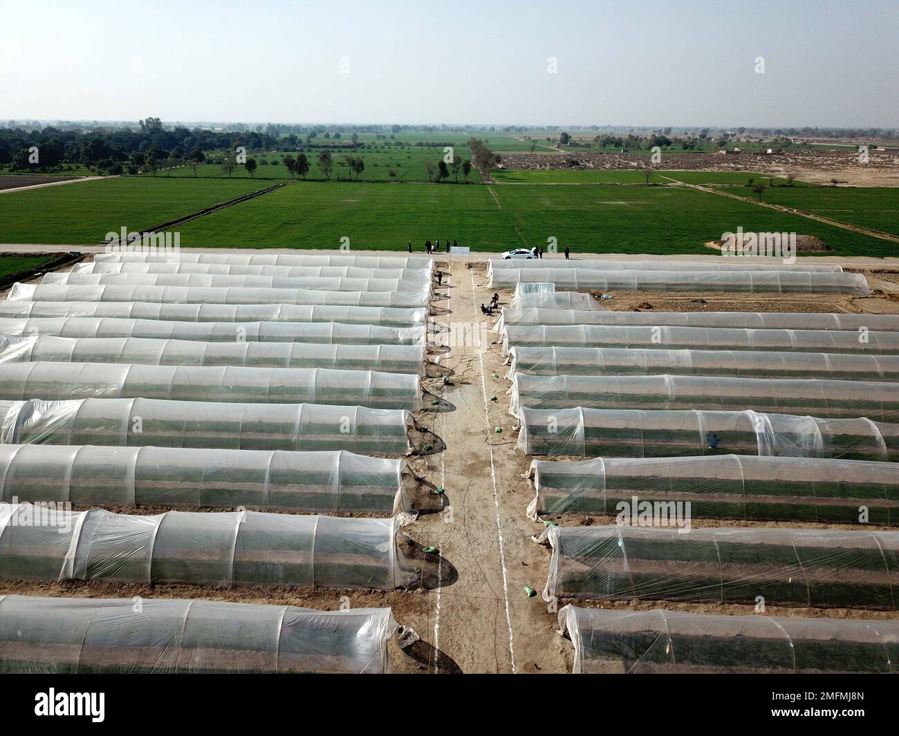 (230125) -- MULTAN, Jan. 25, 2023 (Xinhua) -- This aerial photo taken ...