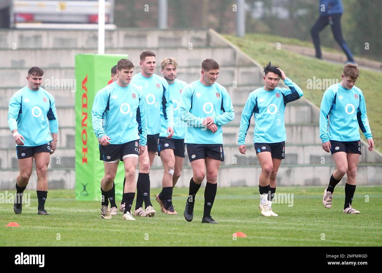 England's Owen Farrell (centre) and team-mates during a training ...