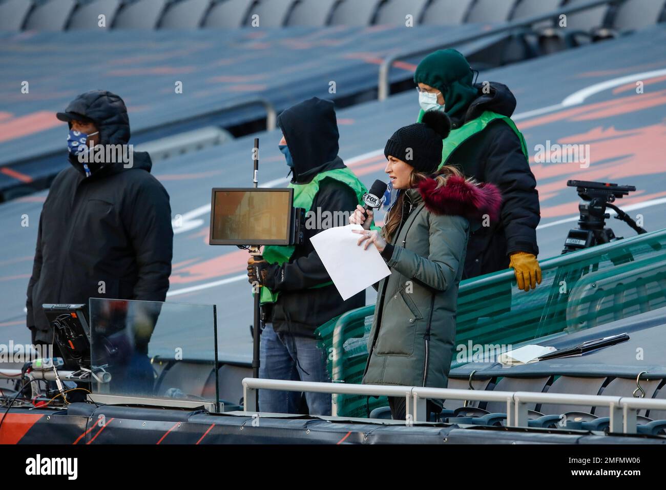 Fox Sports sportscaster Erin Andrews during the first half of an NFL ...