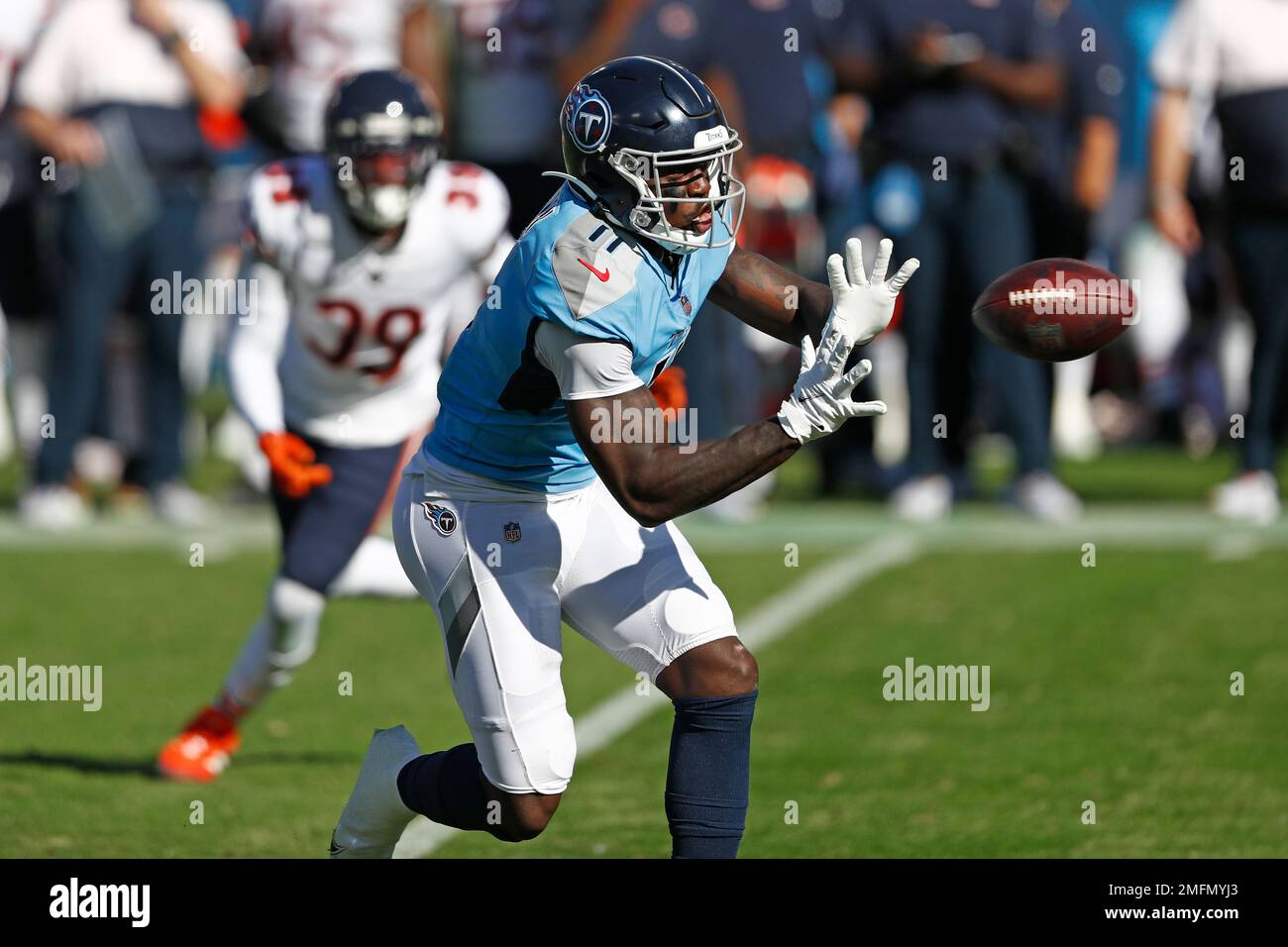 Tennessee Titans wide receiver A.J. Brown (11) plays against the ...