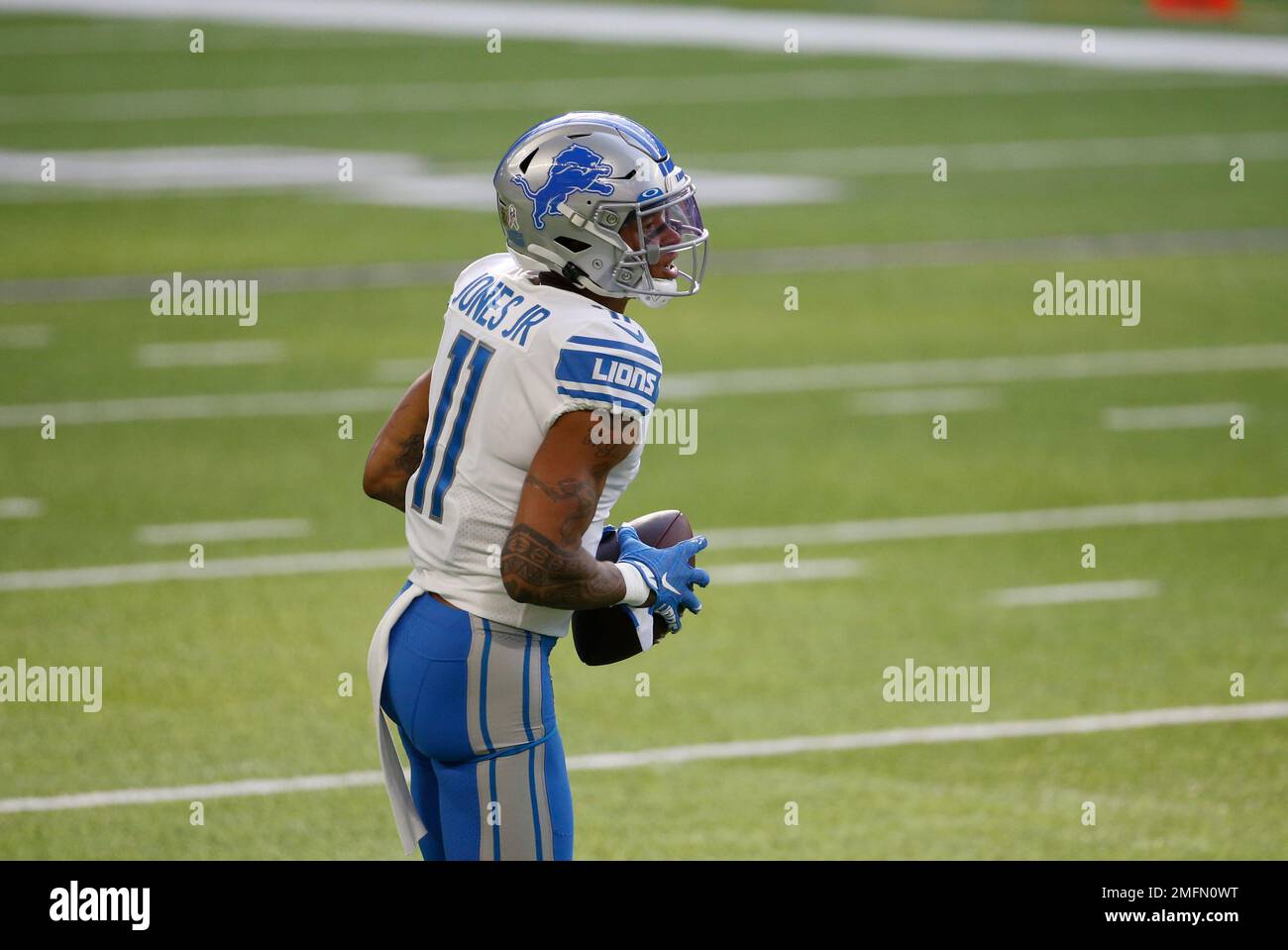Detroit Lions wide receiver Marvin Jones Jr. warms up before an NFL ...