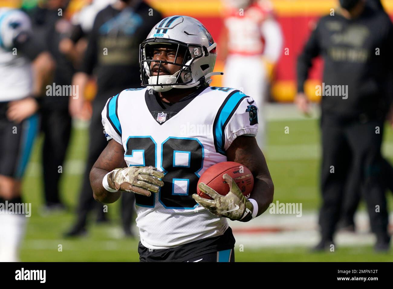 Carolina Panthers running back Mike Davis (28) warms up before an NFL ...