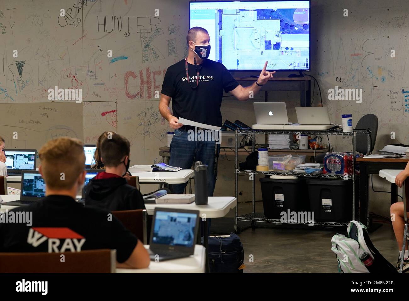Matt Richardson teaches his students from Hesston Middle School in the ...