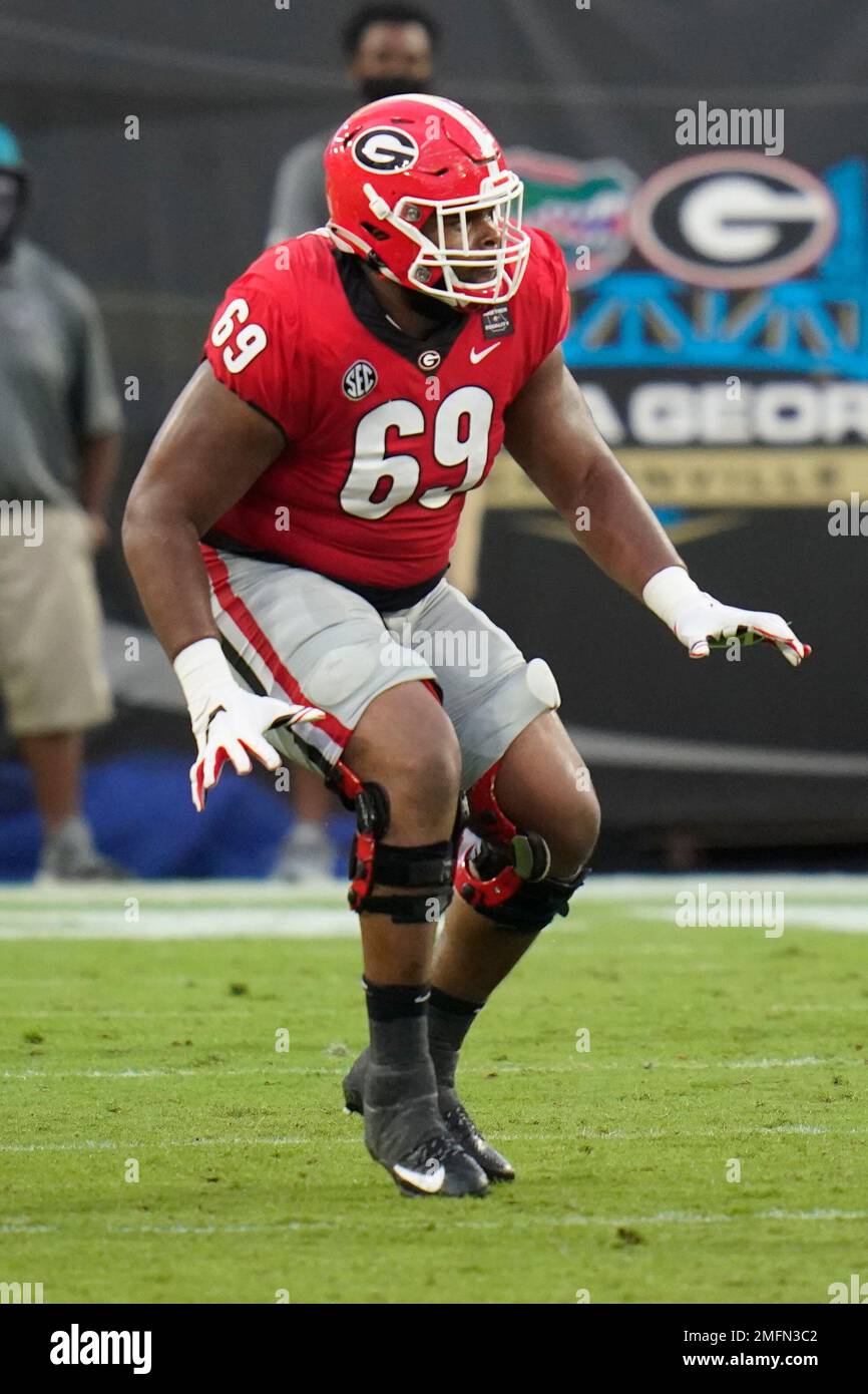 Georgia offensive lineman Jamaree Salyer (69) looks to block a ...