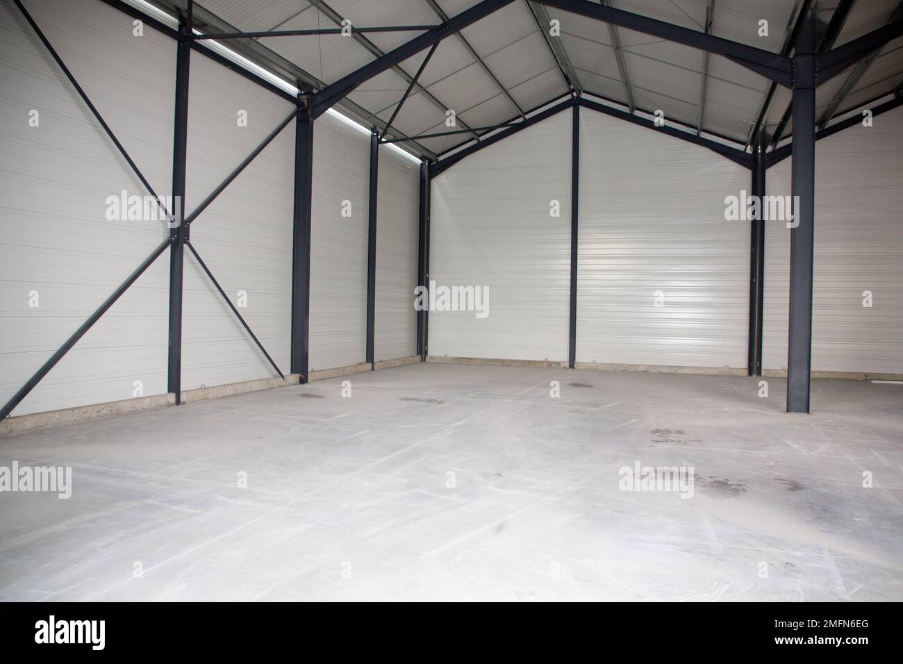 empty warehouse industrial building with iron metal structure Stock ...