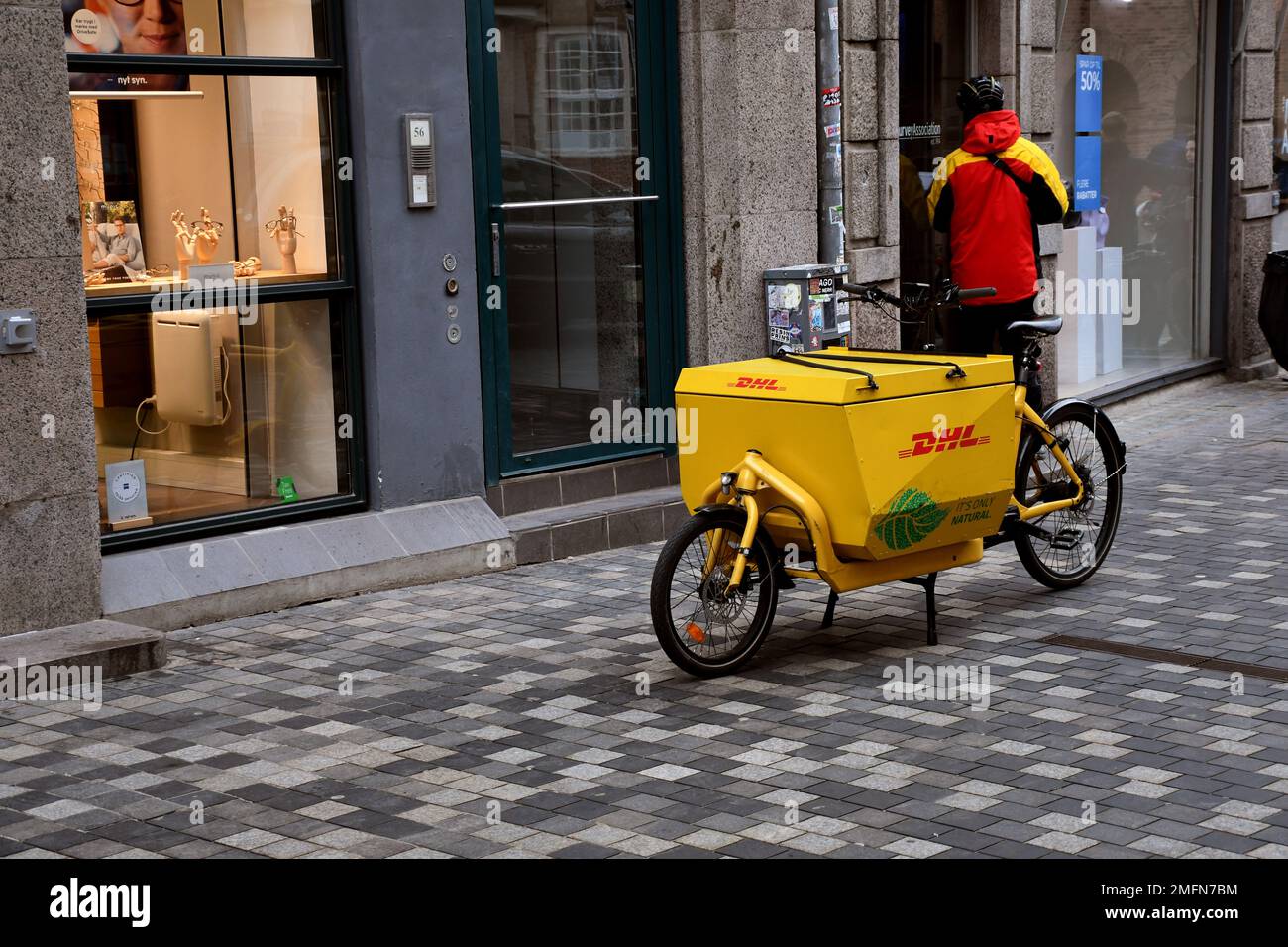 Deustchje dhl hi-res stock photography and images - Alamy
