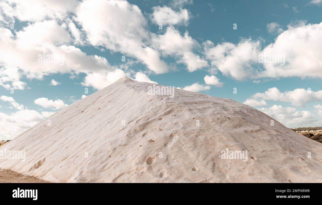 Salt Mount in the Salinas de Fuseta in the Algarve Stock Photo - Alamy