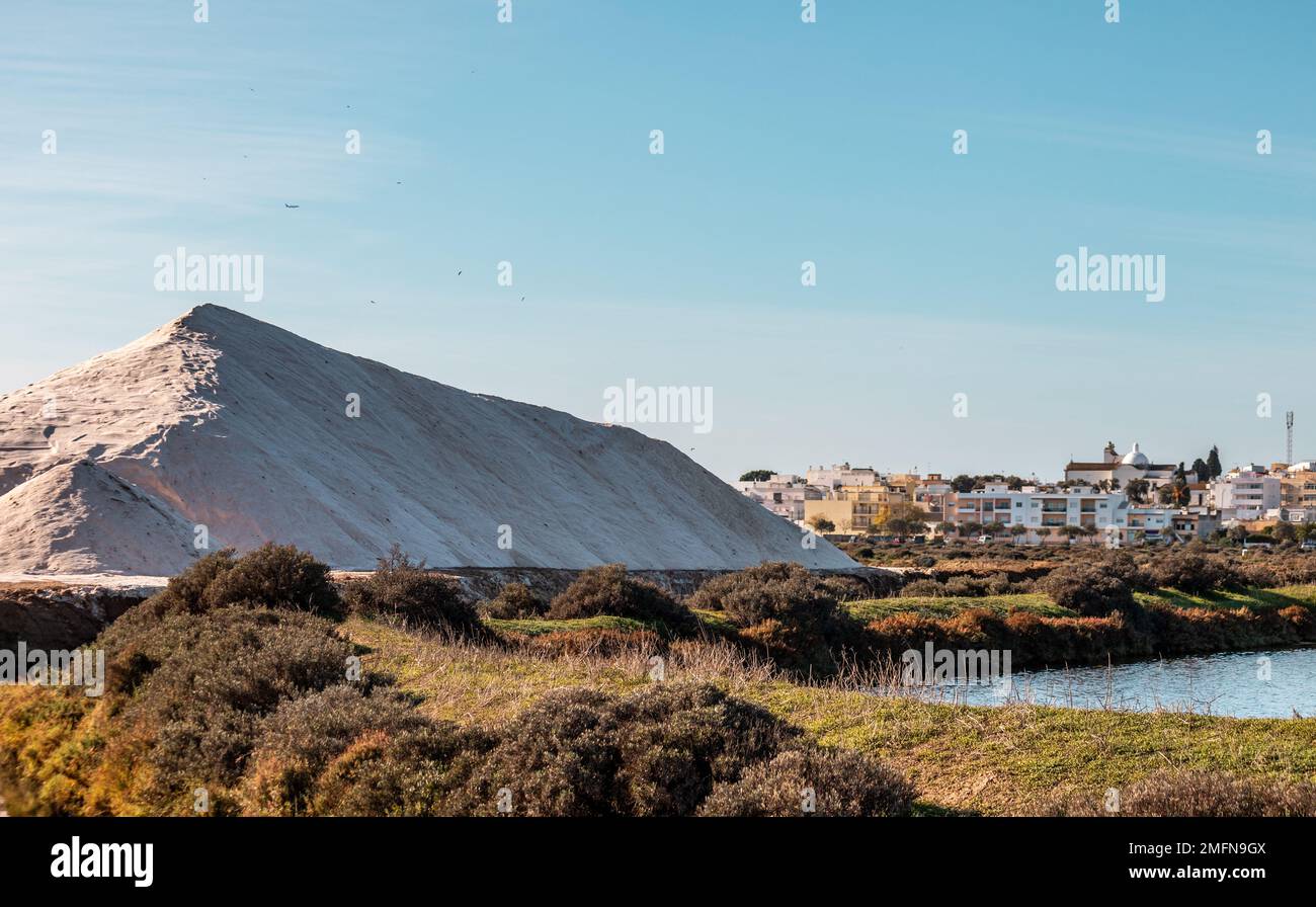 Salt Mount in the Salinas de Fuseta in the Algarve Stock Photo - Alamy