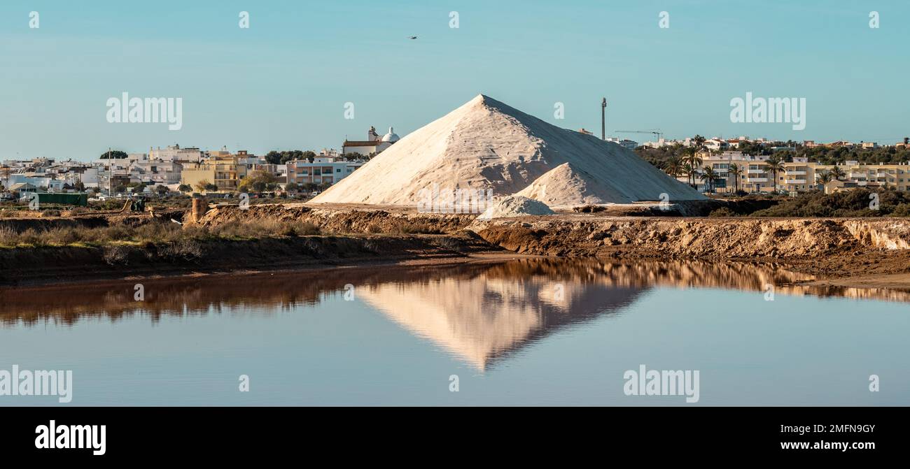Landscape of the Salinas de Fuseta in the Algarve Stock Photo - Alamy