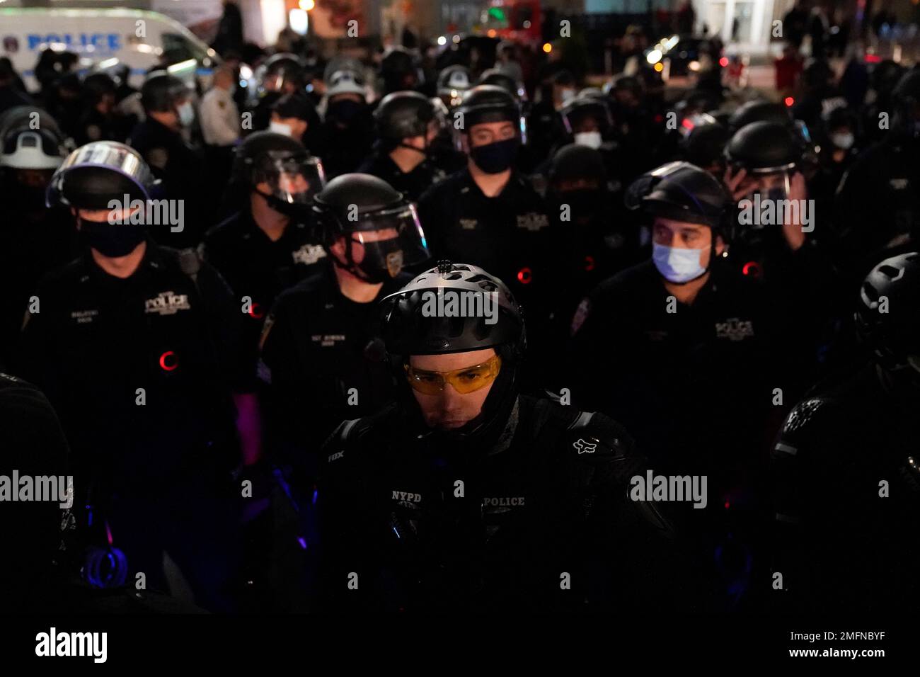 NYPD officers move into Union Square to push back demonstrators ...