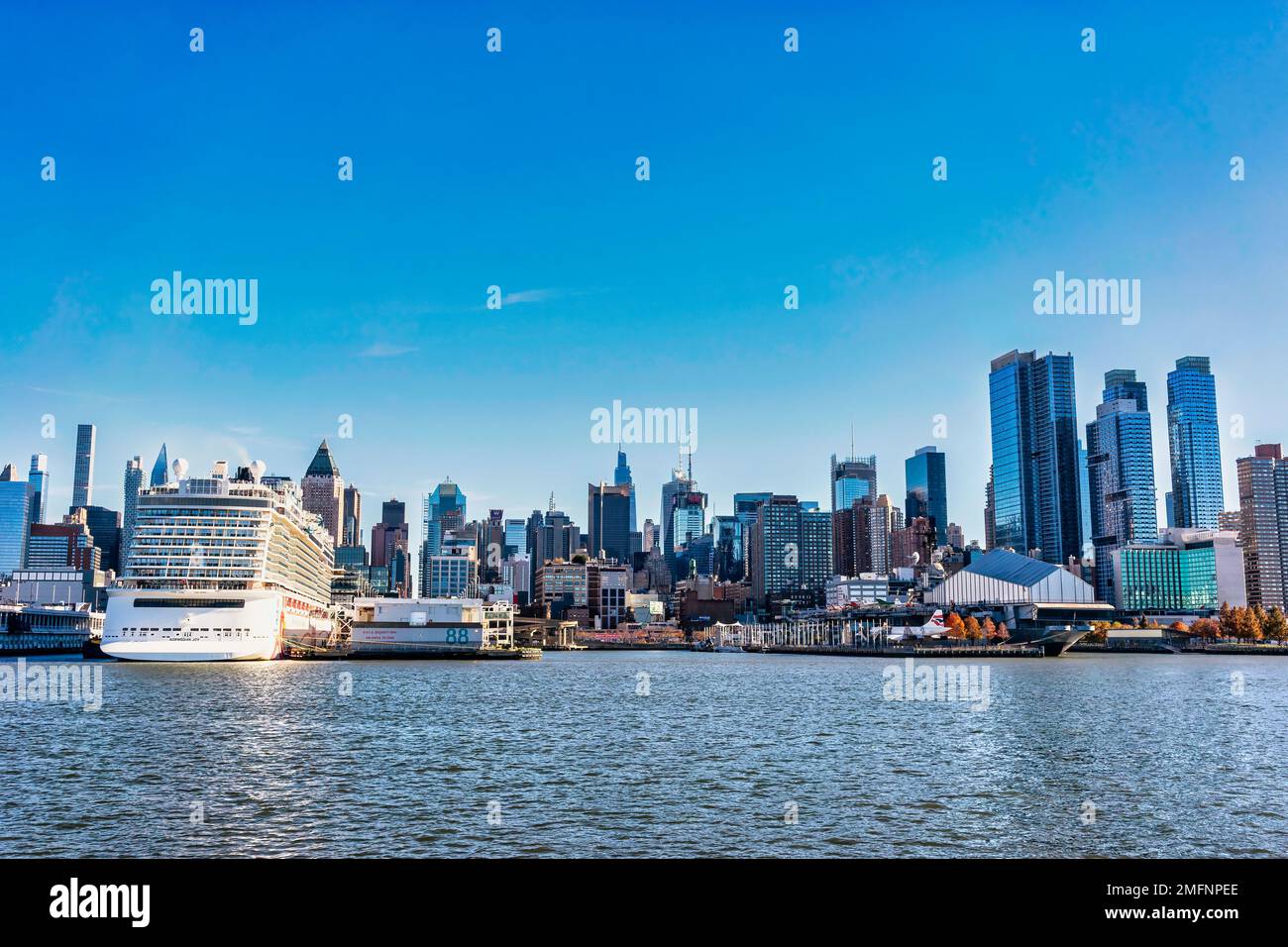 Manhattan, New York - November 26 2022: view of Manhattan skyline from ...