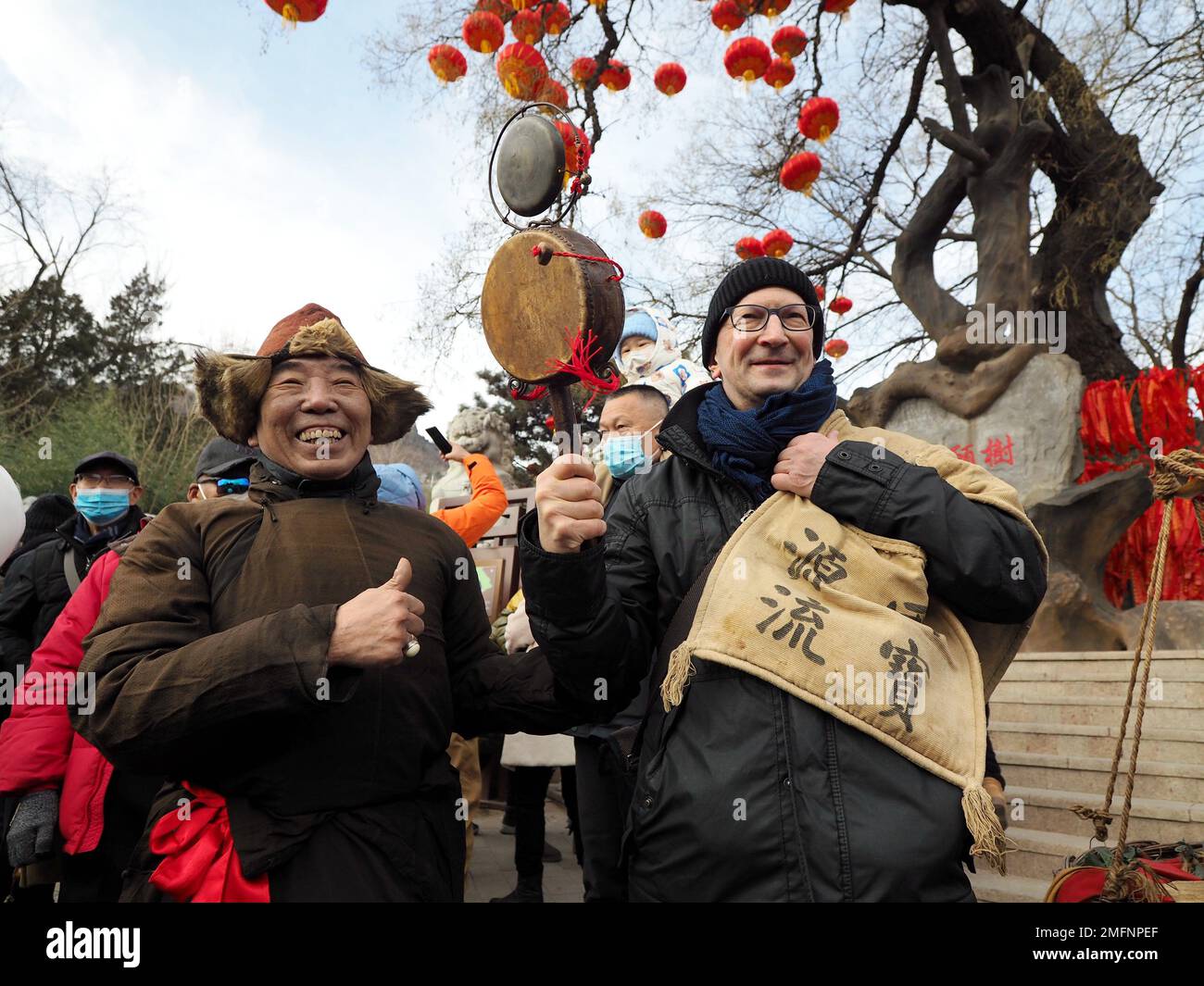 BEIJING, CHINA - JANUARY 25, 2023 - Foreign tourists and folk artists ...