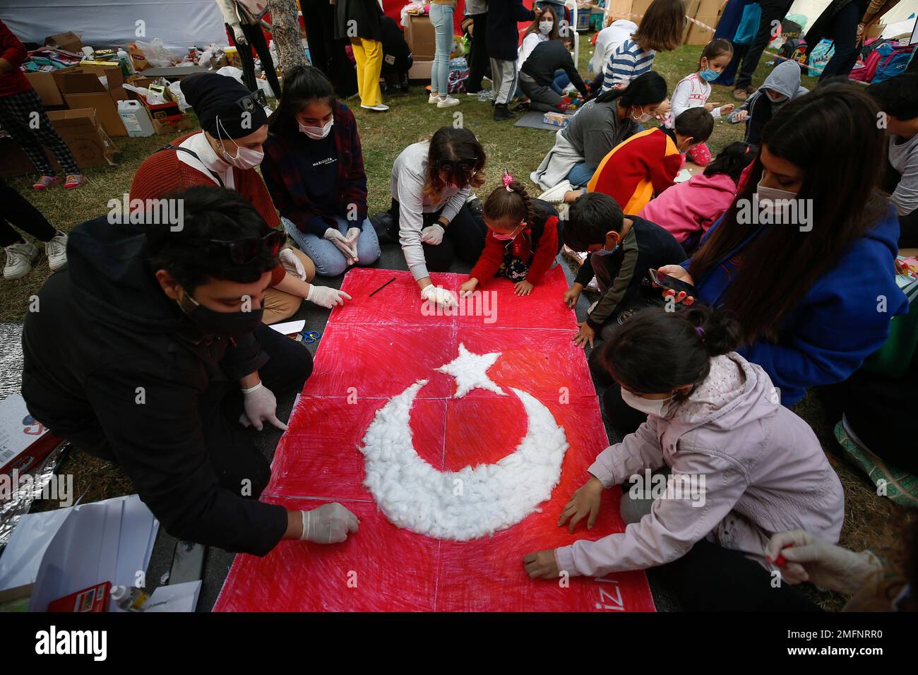 Children of families that became homeless due to the earthquake and now ...