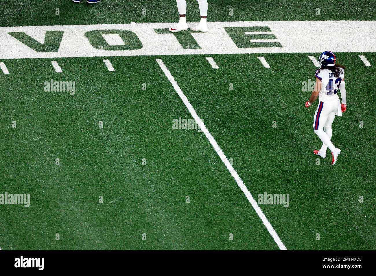 New York Giants safety Nate Ebner (43) warms up before an NFL football ...