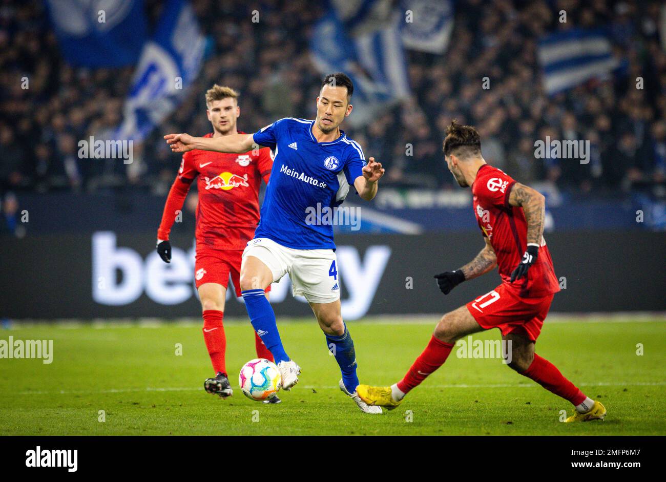 Maya yoshida fc schalke 04 hi-res stock photography and images - Alamy