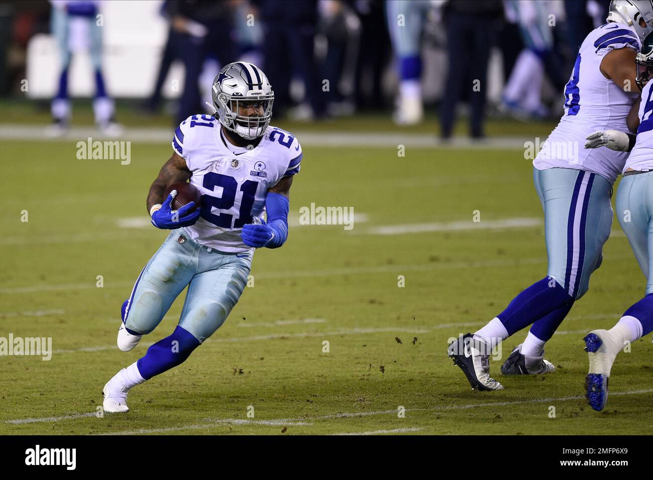 Dallas Cowboys' Ezekiel Elliott rushes during the first half of an NFL ...