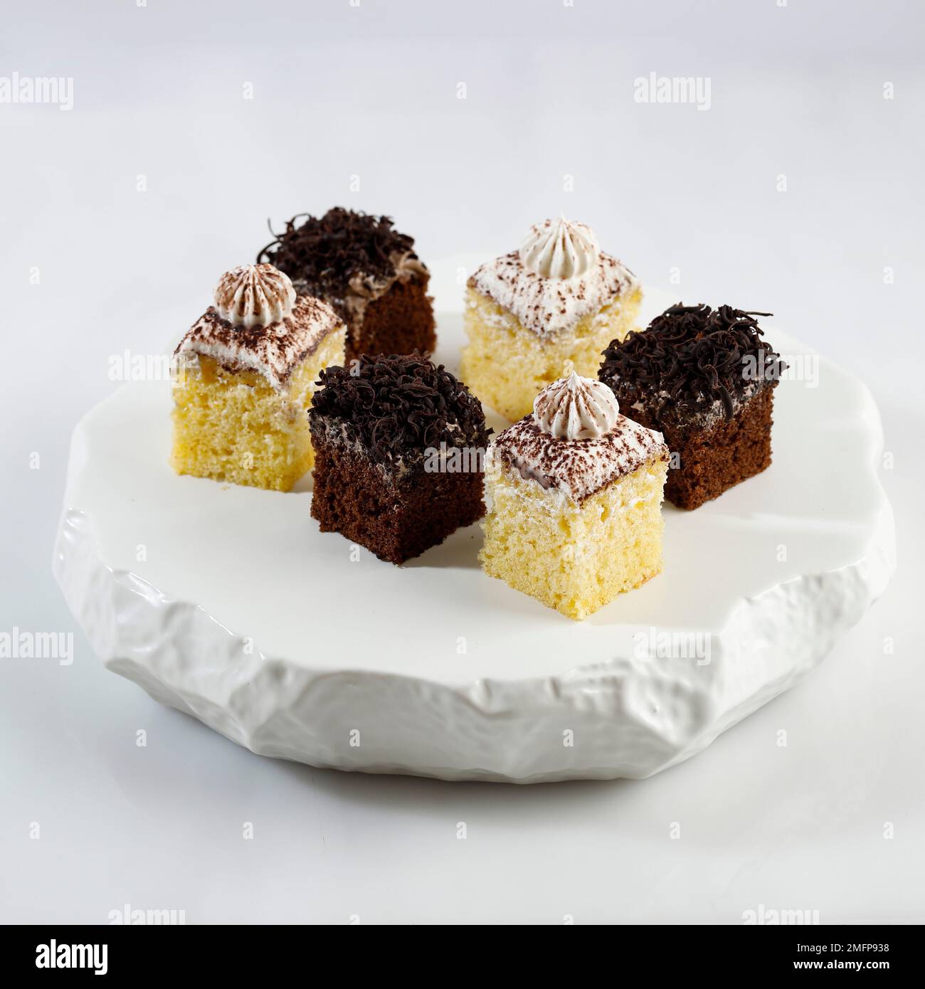 Cake potong hi-res stock photography and images - Alamy
