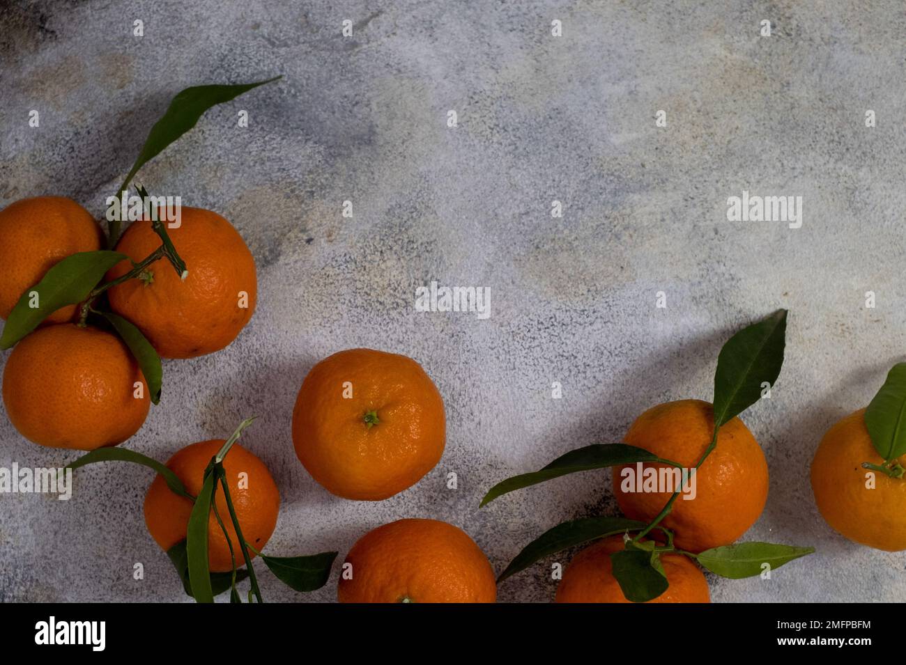 Fresh tangerines leaves top hi-res stock photography and images - Alamy