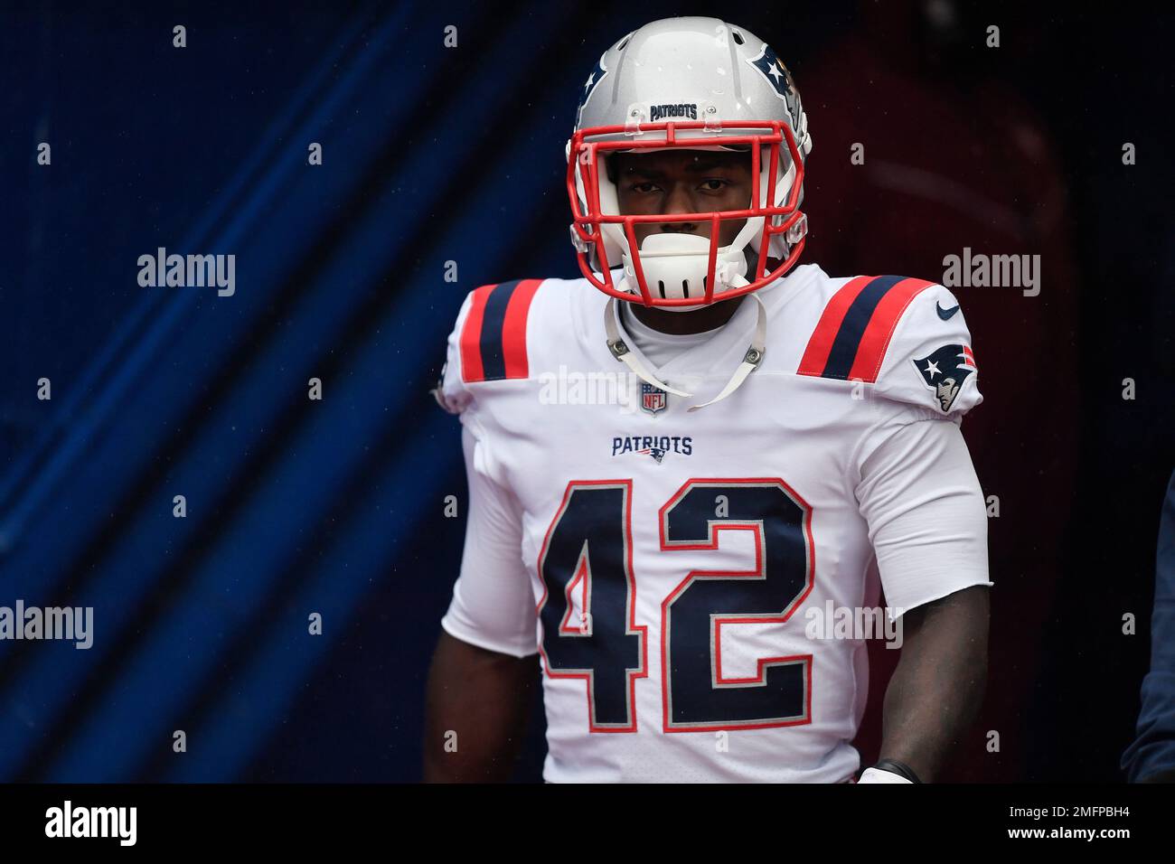 New England Patriots running back J.J. Taylor (42) warms up before an ...