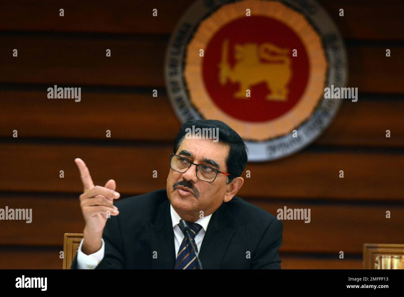 (230125) -- COLOMBO, Jan. 25, 2023 (Xinhua) -- Governor of the Central ...