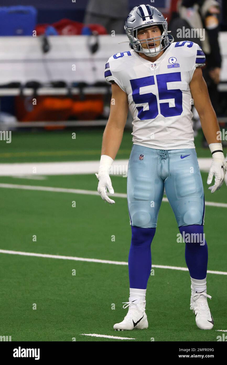 Dallas Cowboys linebacker Leighton Vander Esch (55) warms up before ...