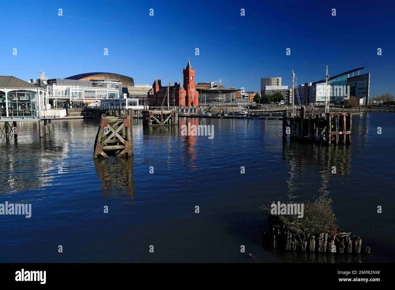 Pierhead building reflection hi-res stock photography and images - Alamy