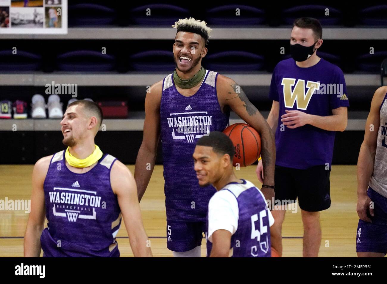 Washington guard Jamal Bey, center, smiles during the NCAA college ...