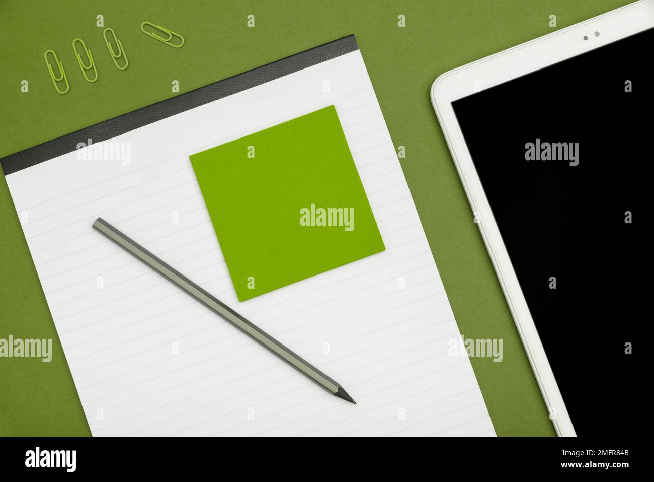 Important Message Written On Piece Of Paper. Photo Of Office Supplies ...