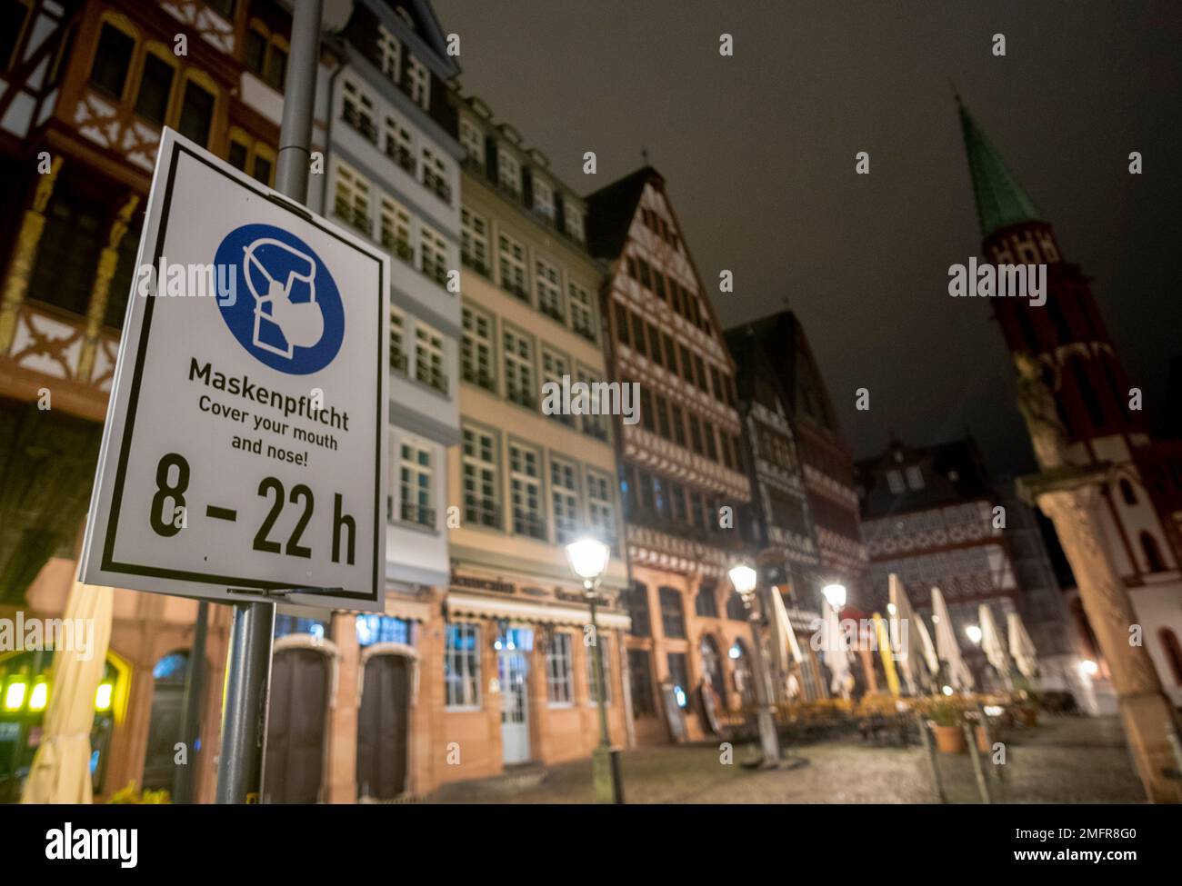 A sign asks visitors to cover their mouth and nose at the Roemerberg ...
