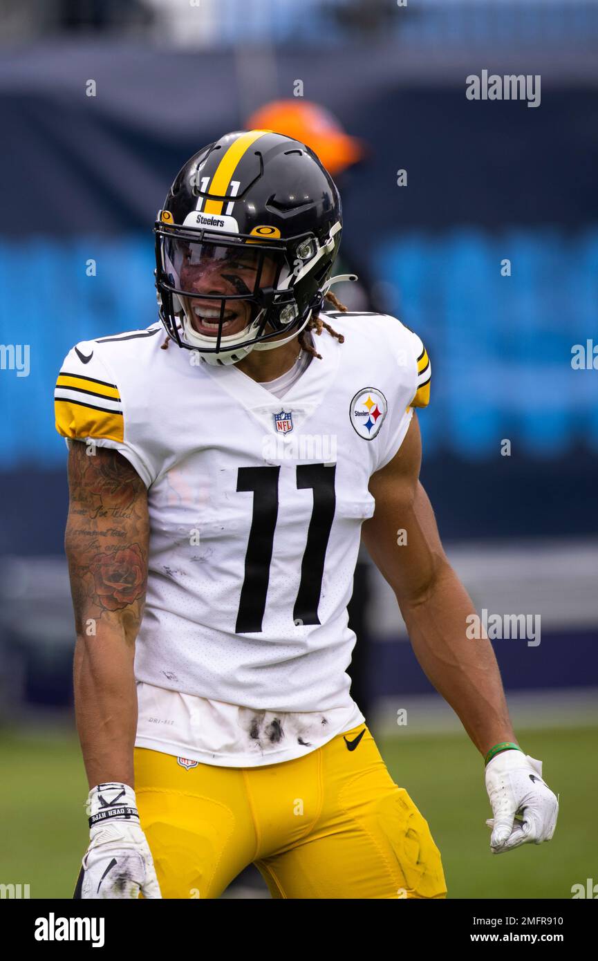 Pittsburgh Steelers wide receiver Chase Claypool (11) exchanges words ...