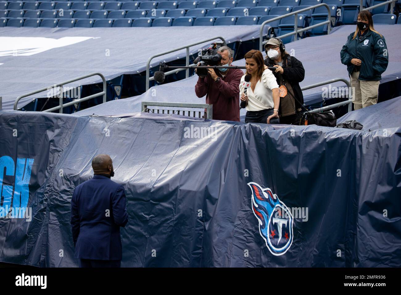 ESPN reporter Dianna Russini interviews Pittsburgh Steelers head coach ...