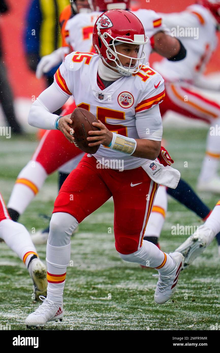 Kansas City Chiefs quarterback Patrick Mahomes (15) scrambles against ...