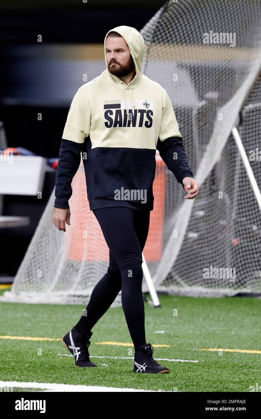 New Orleans Saints punter Thomas Morstead (6) warms up before an NFL ...