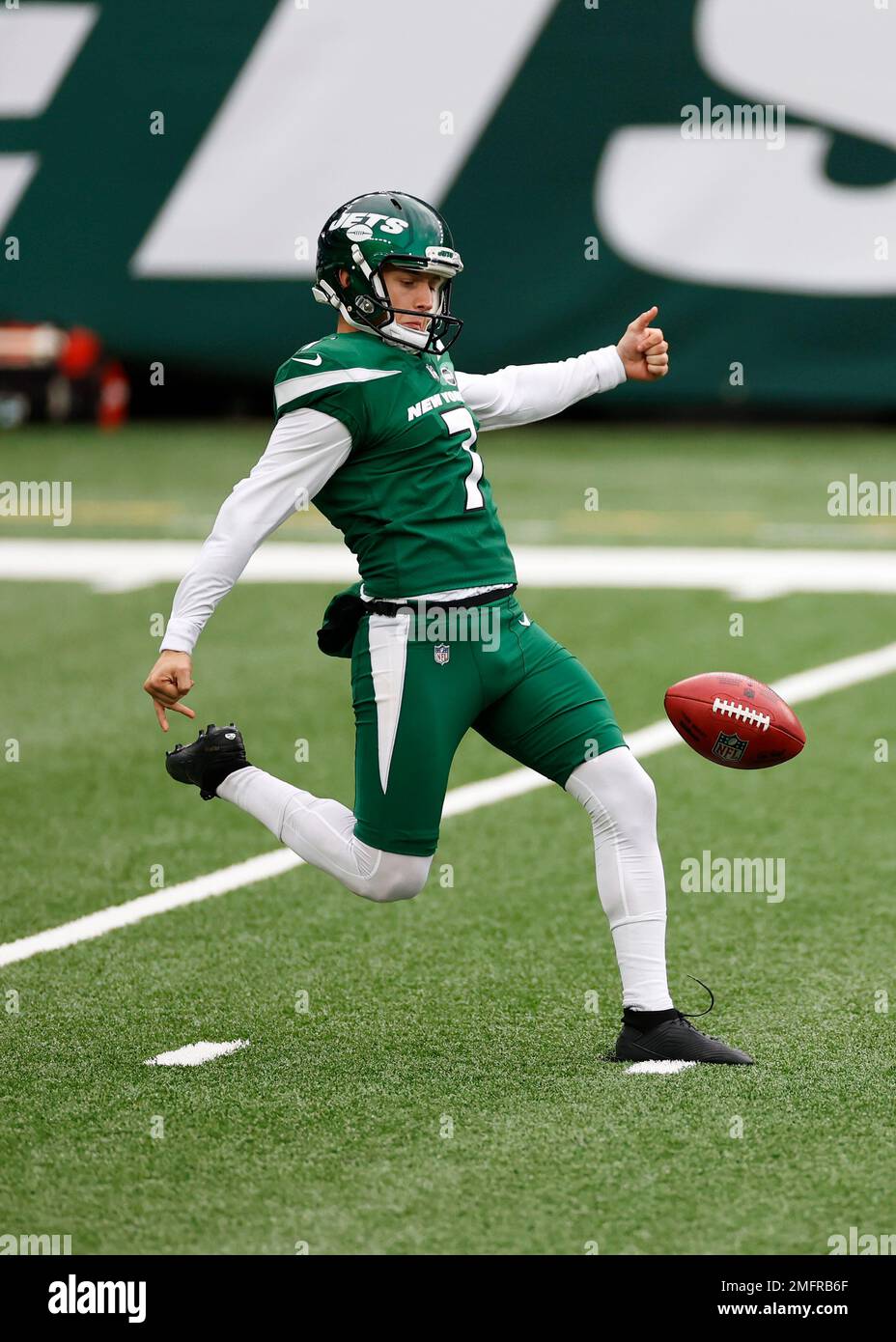 New York Jets punter Braden Mann (7) in action during an NFL football ...