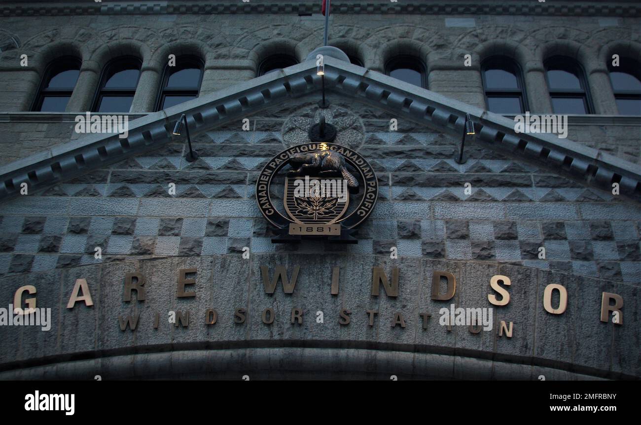 Windsor train station hi-res stock photography and images - Alamy