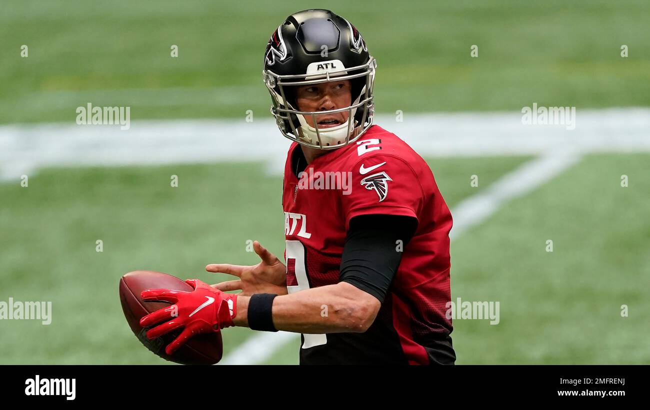 Atlanta Falcons quarterback Matt Ryan (2) works against the Detroit ...