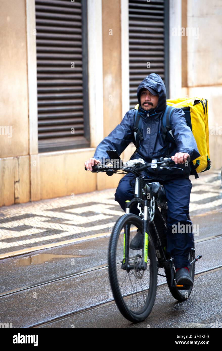 Fast food delivery person hi-res stock photography and images - Alamy