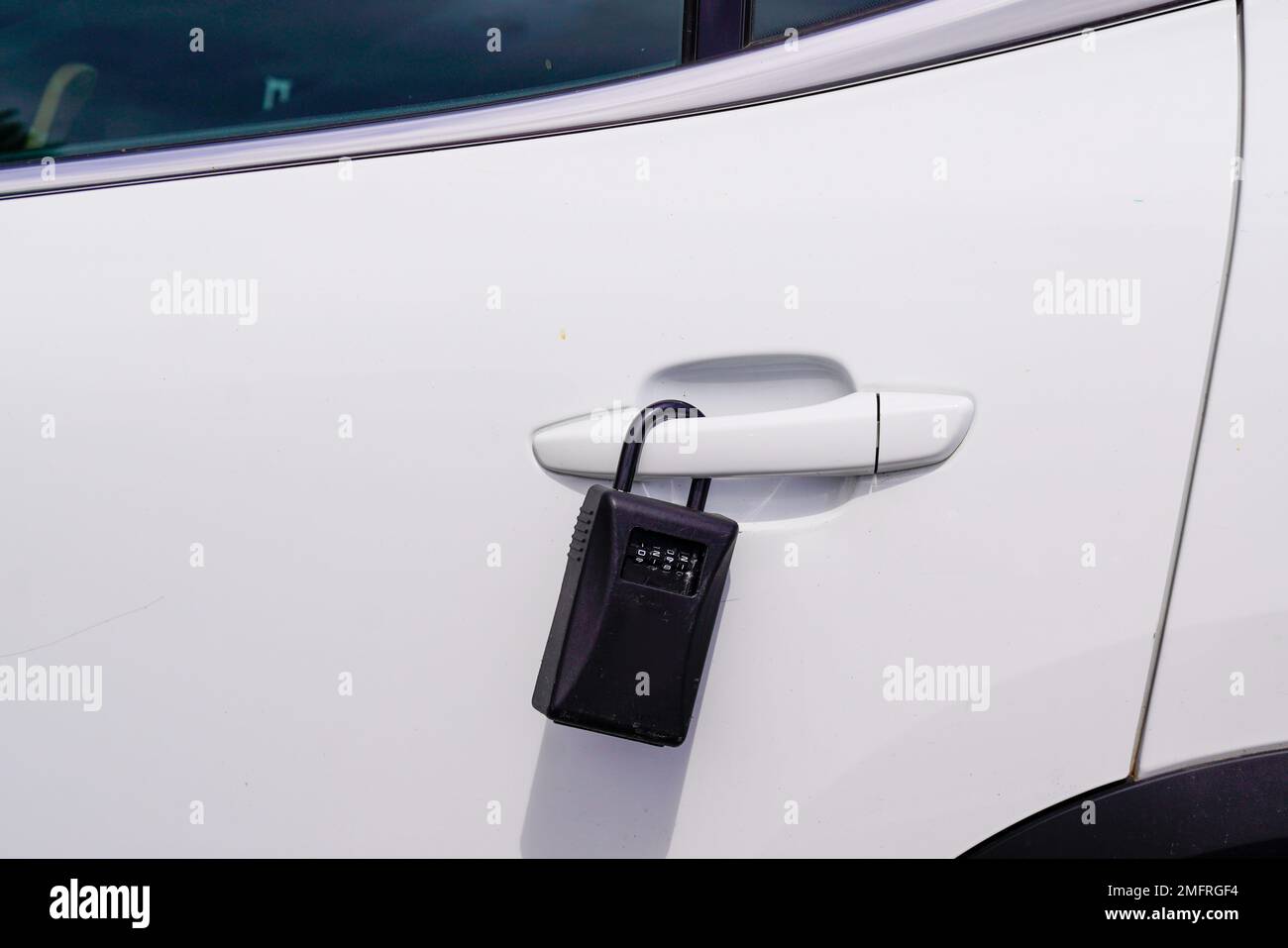 Safe Key Box in door car To Retrieve Keys padlock protection with key ...