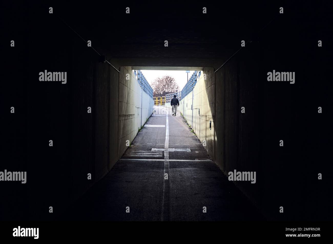 Exit alleyway hi-res stock photography and images - Alamy