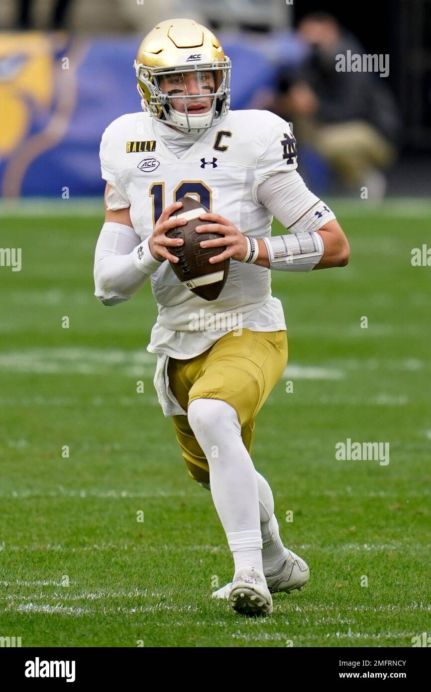 Notre Dame quarterback Ian Book (12) plays against Pittsburgh during ...